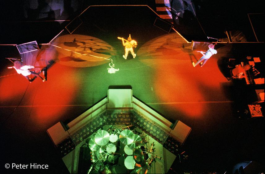 QueenOnline.com - Features