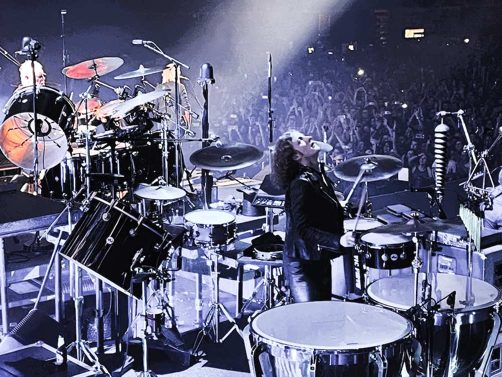 QueenOnline.com - Features